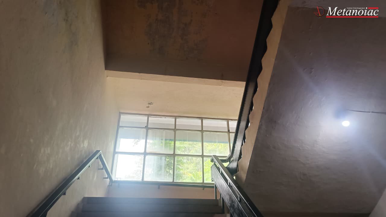 Kebocoran Gedung Elektro PNUP Picu Kekhawatiran, Tangga Licin Ancam ...